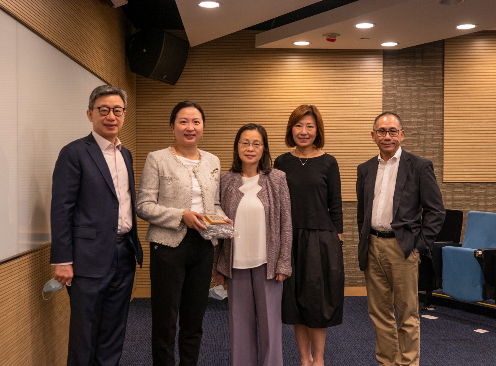 Fireside Chat with Amy Cho from Schroders @ HKU - Axiom Investment